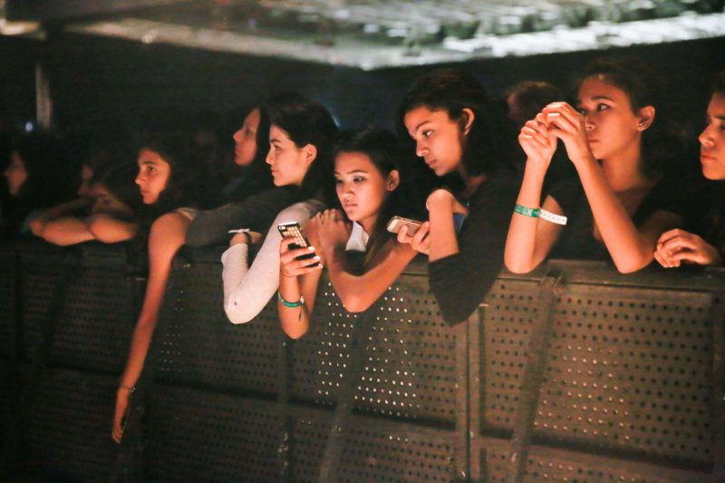 PHOTOS: Thousands cheer on Ed Sheeran performance in Qatar - Doha News ...