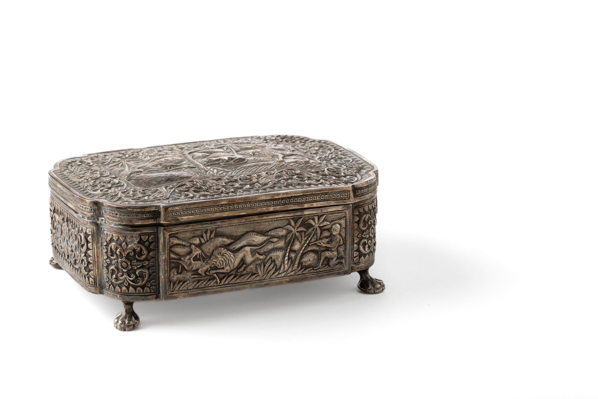 AlBahie to host auction for Islamic art & European antiques - Doha News ...
